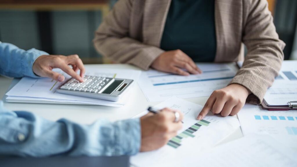 Hotel Income Audit: Procedures, Tips & How to Automate